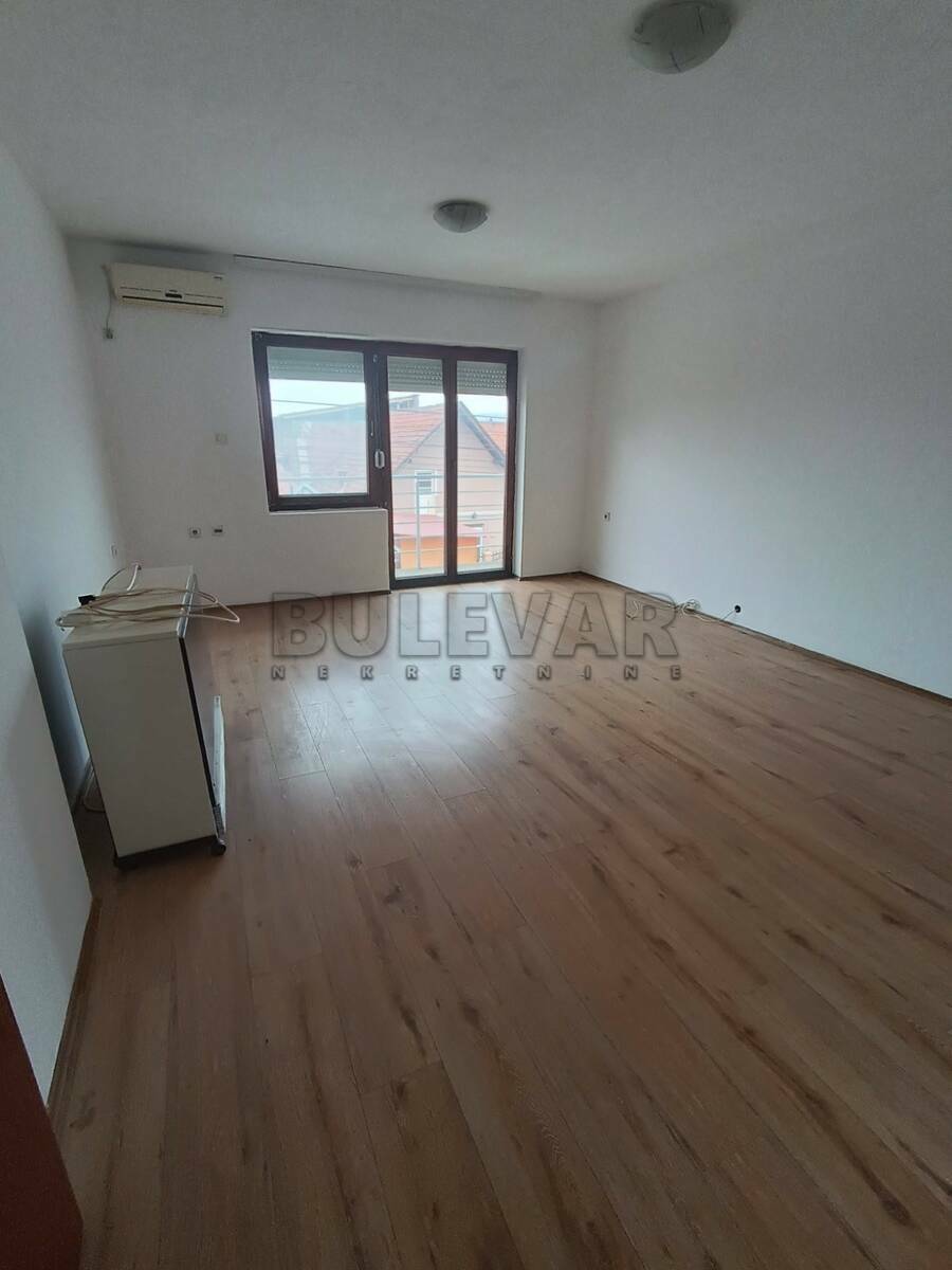 Troiposoban stan, Niš - Ledena stena | Izdavanje · 74m² · 350€
