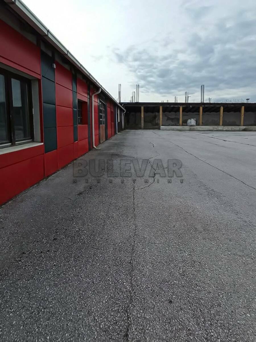 Poslovni prostor / Lokal, Niš - Železnička stanica | Izdavanje · 355m² · 1.300€