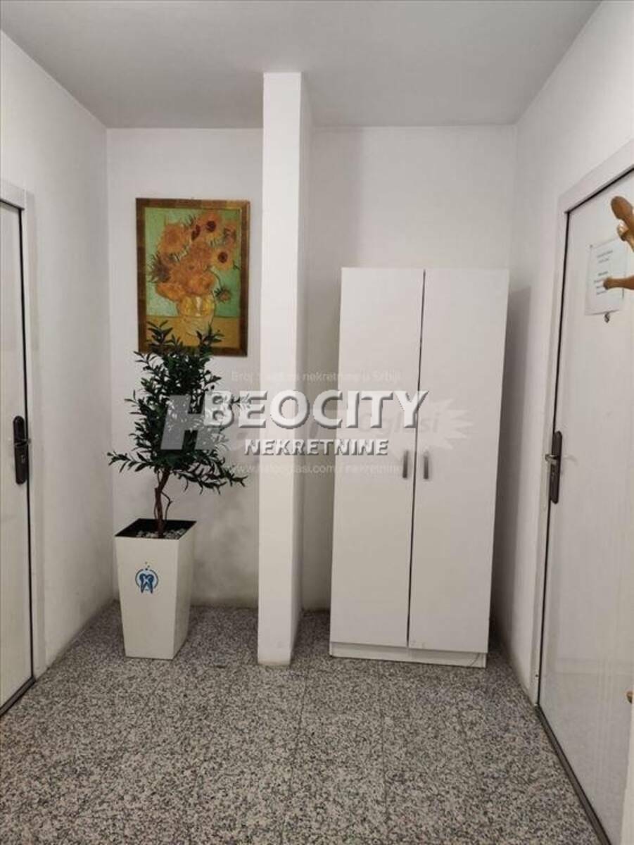Poslovni prostor / Lokal, Beograd - Ugrinovci | Prodaja · 600m² · 370.000€