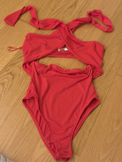 Zara crveni body
