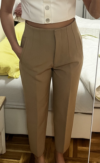 Zara pantalone kao nove