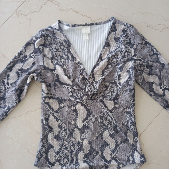 NOVO - H&M snake bodi/ bluza - S