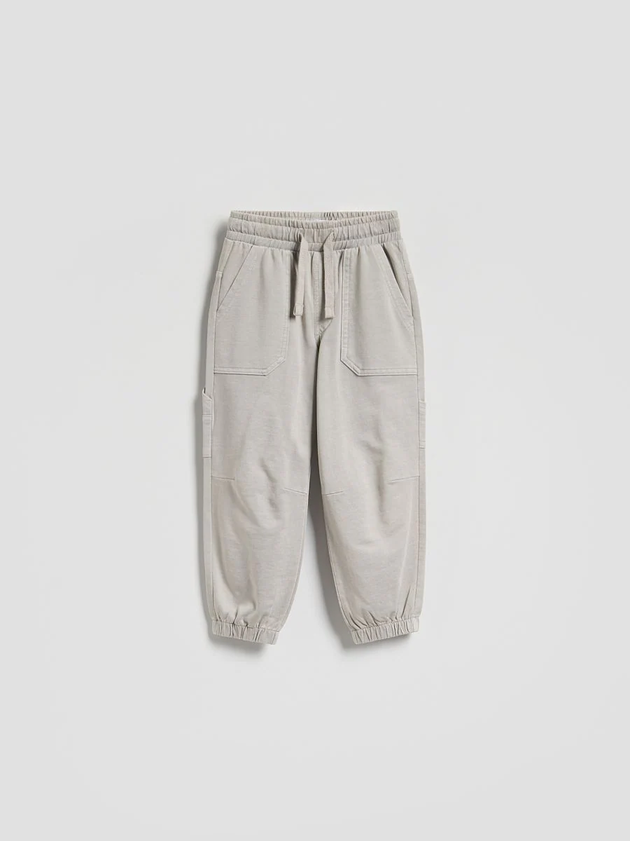 Jogger pantalone ispranog izgleda