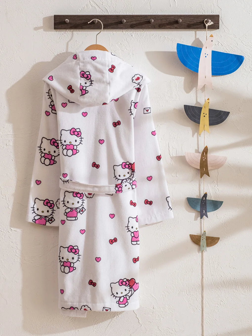 LCW HOME Ogrtač Za Devojčice Sa Printom Hello Kitty