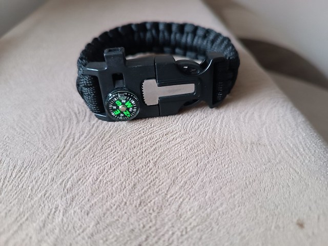 Survival paracord narukvica
