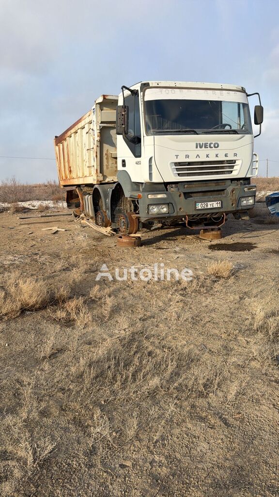 IVECO Trakker 420 kiper