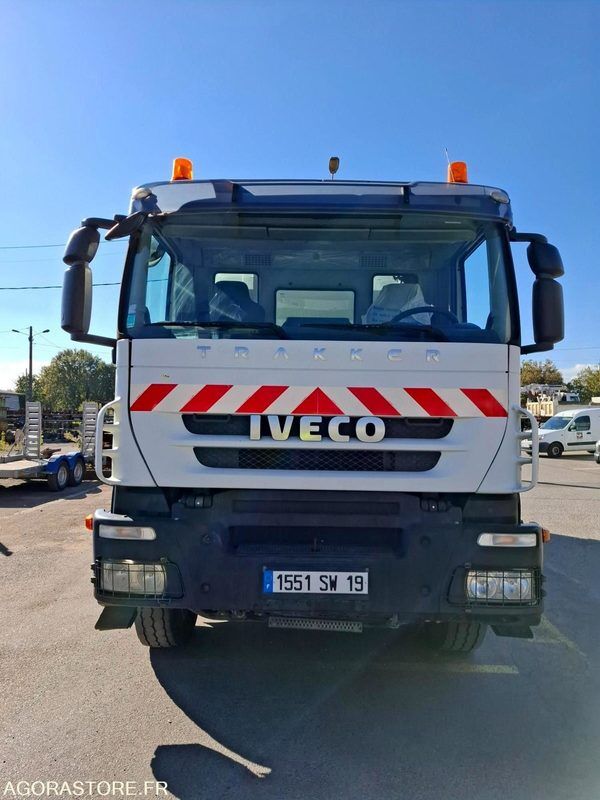 Prodaje se IVECO 260T45 kiper na aukciji
