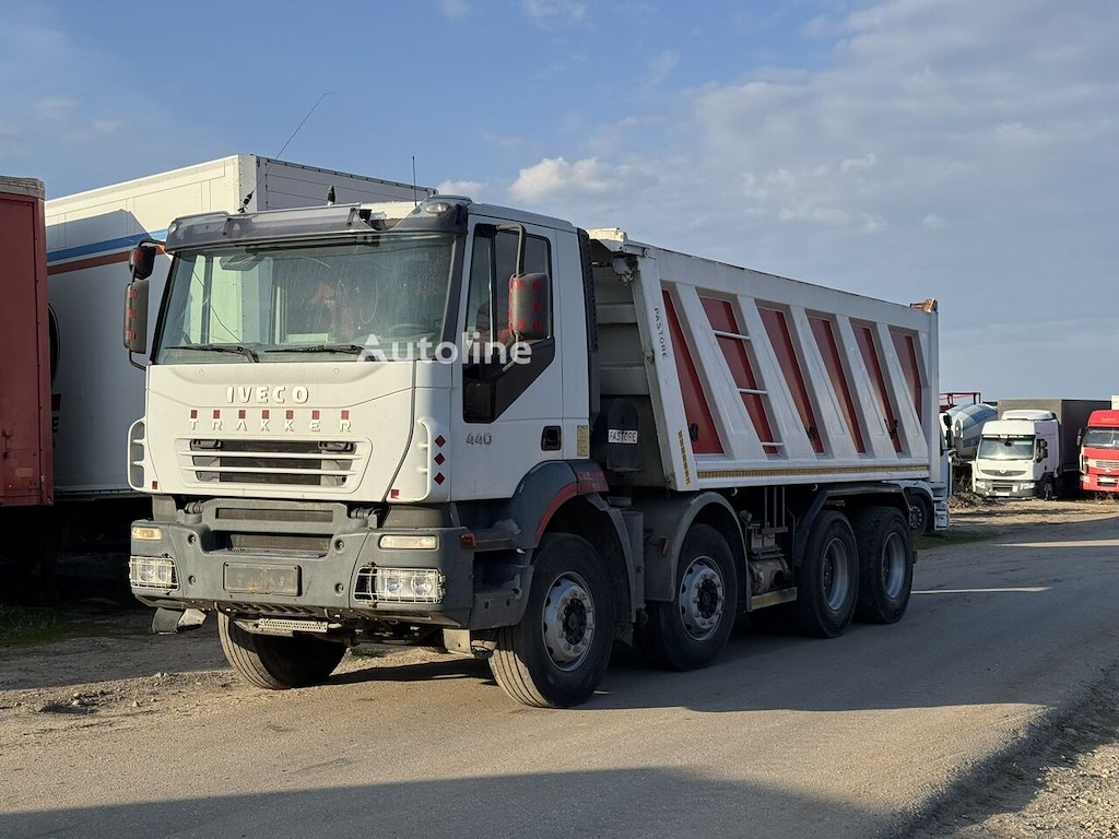 IVECO Trakker 440 kiper