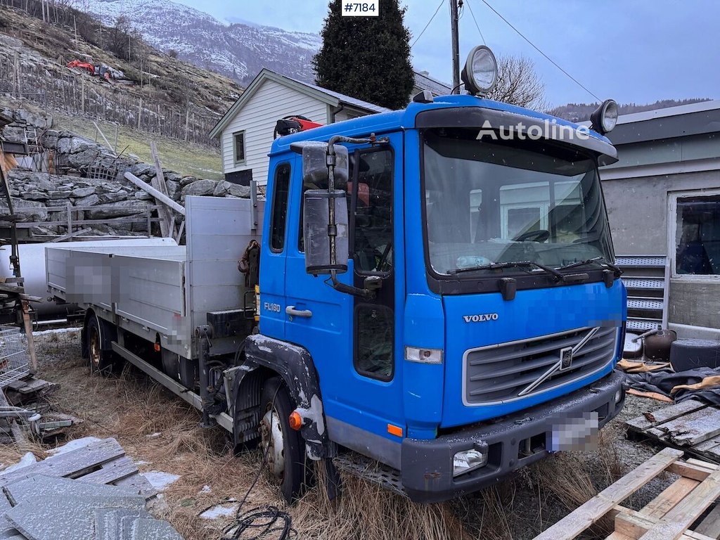 Volvo FL 180 kamion s ravnom platformom