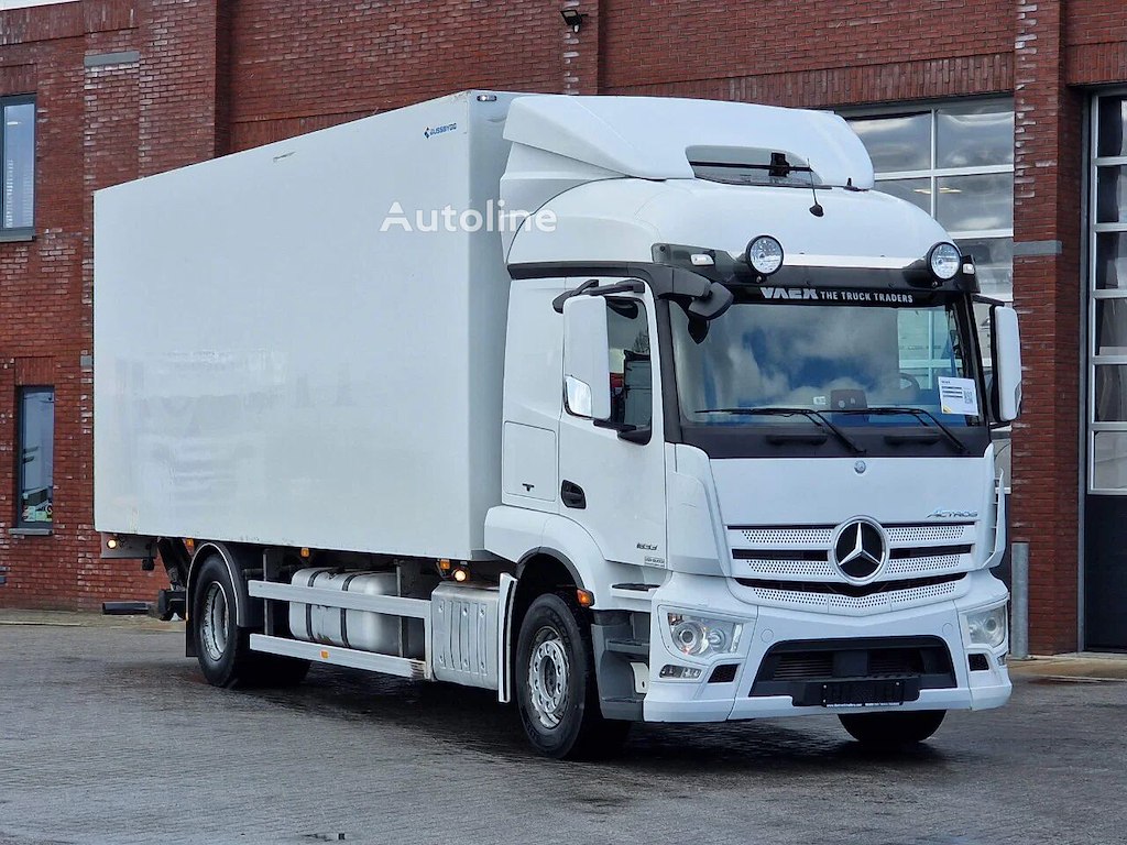 Mercedes-Benz Actros 1833 4x2 - Bussbygg box sidedoors - Loadlift - Full air - kamion furgon