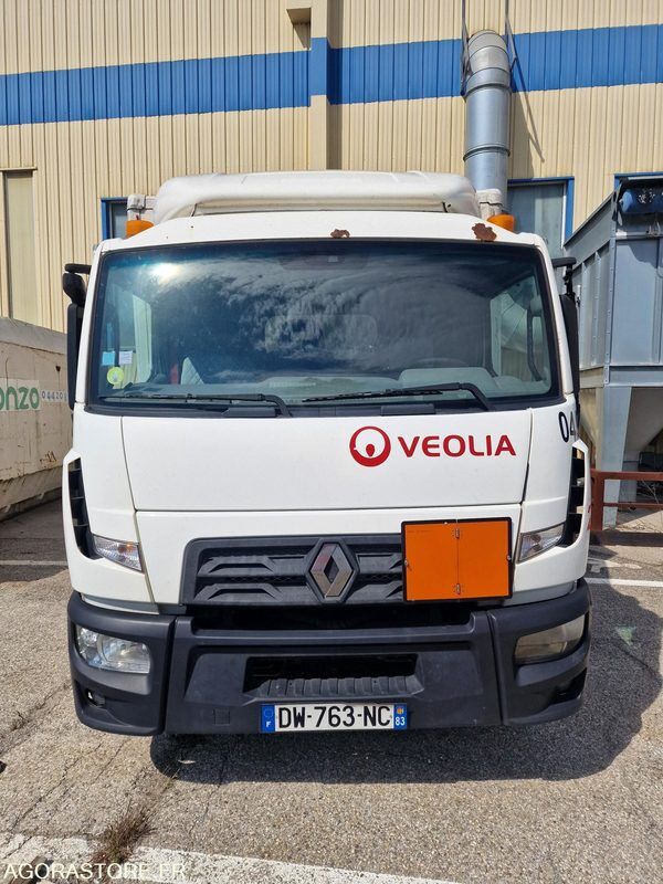 Prodaje se Renault D kamion furgon na aukciji