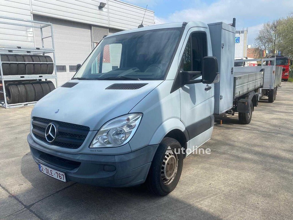 Prodaje se Mercedes-Benz Sprinter kamion s ravnom platformom < 3.5t na aukciji