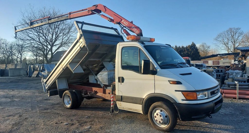 IVECO 35C13 / crane kamion kiper < 3.5t