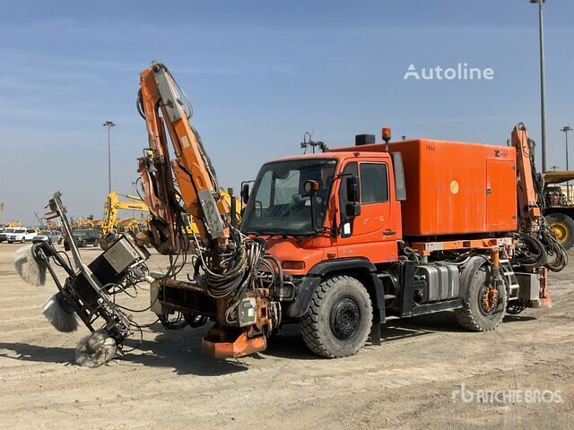 Prodaje se Mercedes-Benz Unimog 500 univerzalnu komunalnu mašinu na aukciji