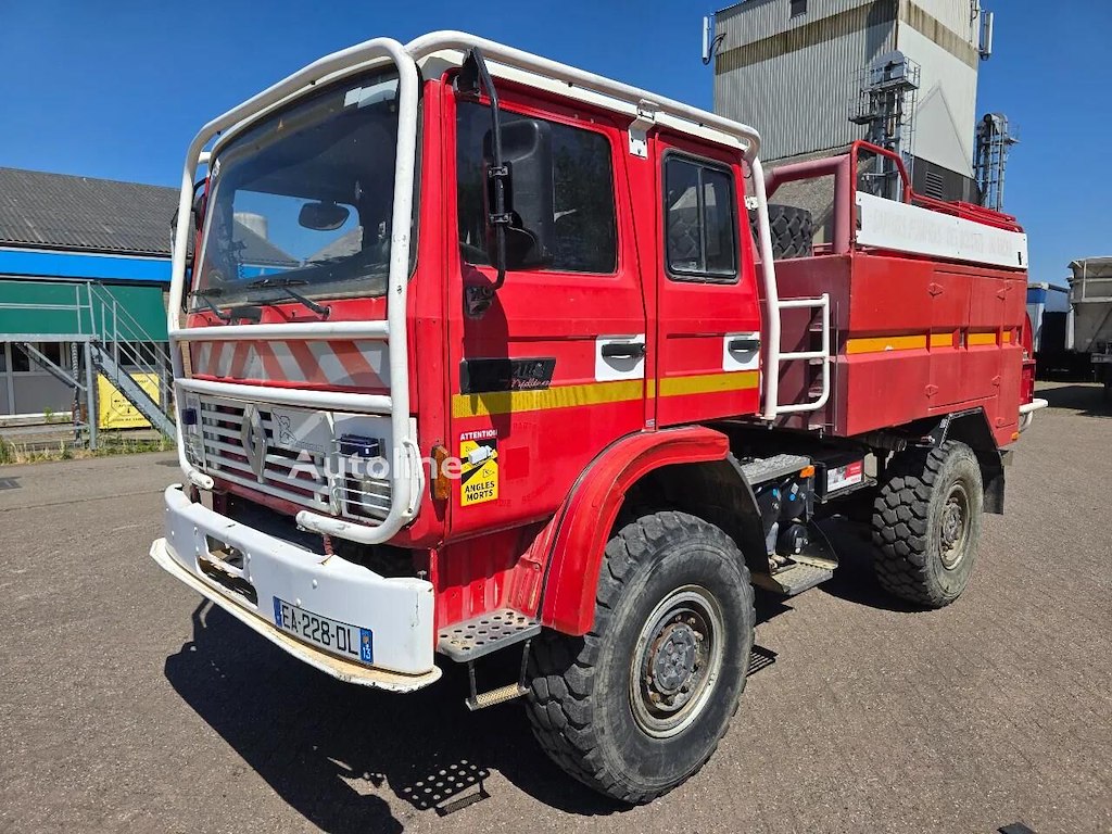 Renault M210 Renault M210 Fire Truck 2000 – 4x4 – Double Cab vatrogasno vozilo