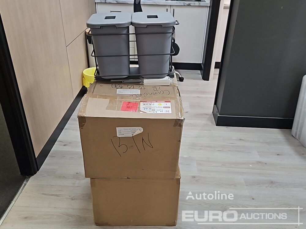 Prodaje se Storage Bins kontejner za smeće na aukciji
