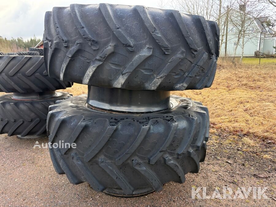 Prodaje se BKT Däck dubbelmontage BKT 710/70R42 2 st točak na aukciji