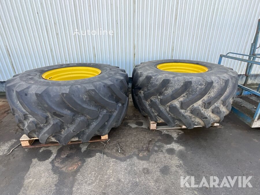 Prodaje se Firestone 800/65 R32 točak na aukciji