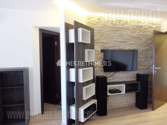 #43018, Izdavanje, Stan, YUBC, 950 EUR