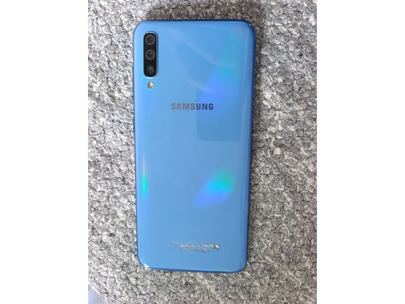 Samsung Galaxy A70 SM-A705 ISPRAVAN, razbijen ekran za