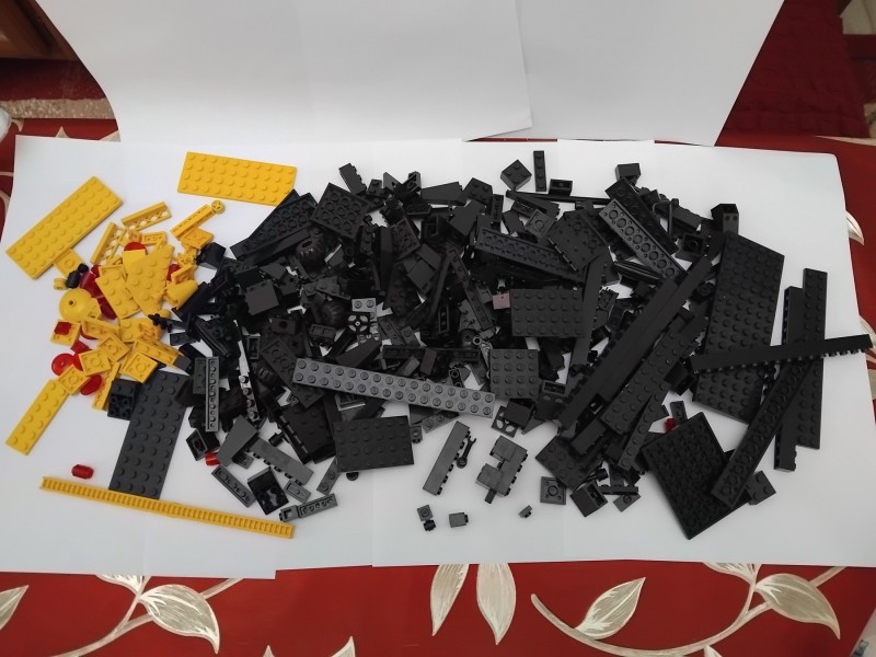 Lego Crne, Žute i Trans-crvene kocke preko 450g