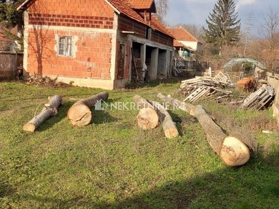 Građevinski plac sa izgrađenim objektom