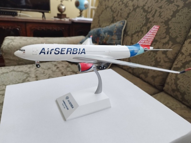 Avion AirSERBIA A330-200