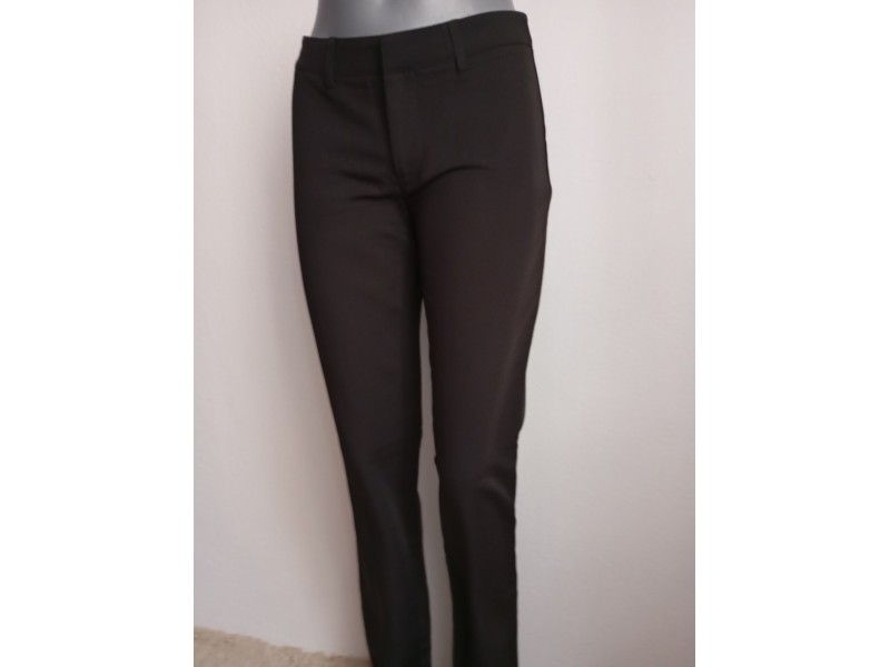 Pantalone crne ESMARA vel. 34