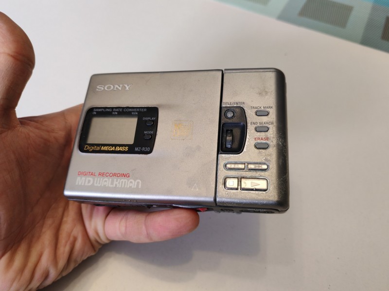 SONY Mini Disc Walkman MZ-R30