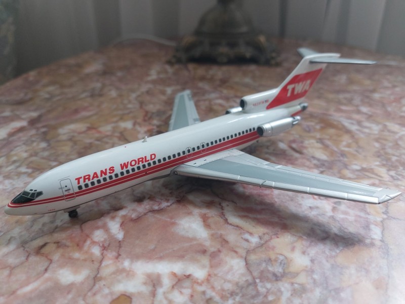 Avion TWA B727