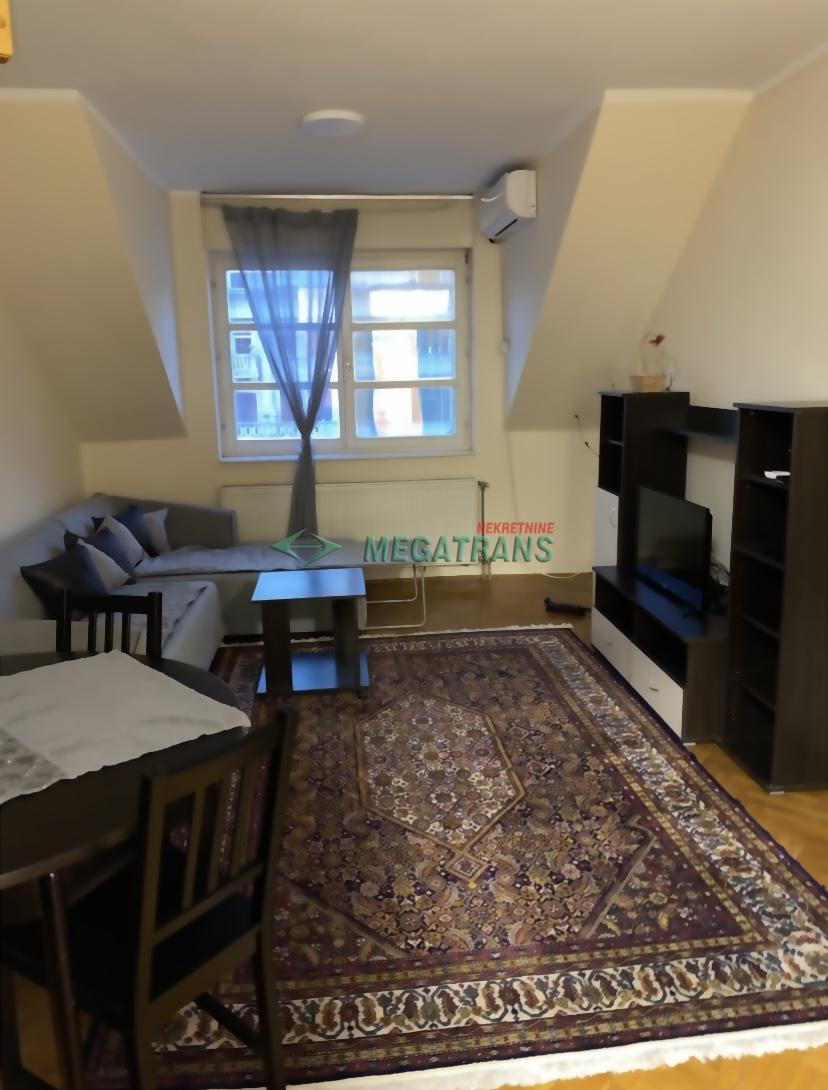 2 sob, dupleks, 46 m2, centar, Katolička porta, 2. sprat BEZ lifta. ID#450
350 €