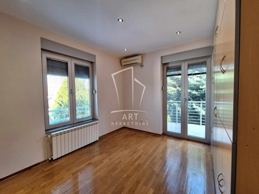 Senjak, 3 etaže, mereno 220m2 ID#14575
2.800 €