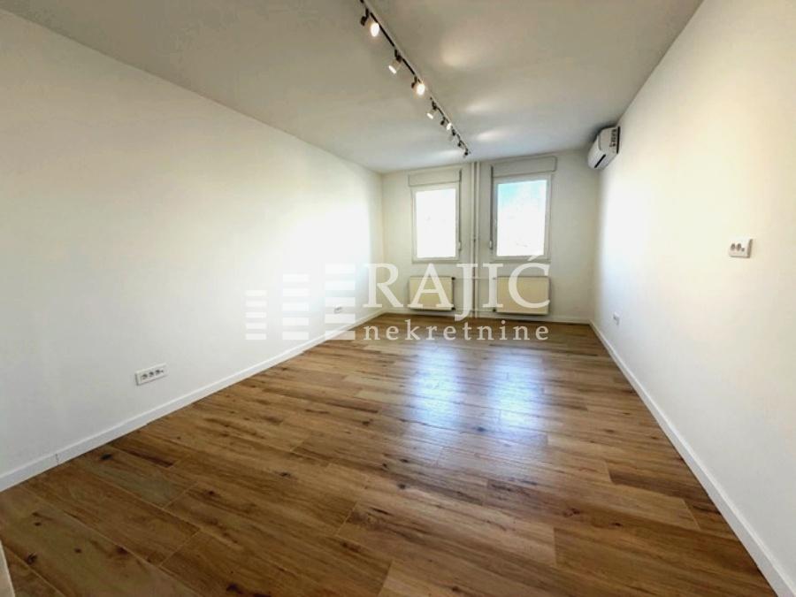 Arena, Antifašističke borbe,4.0 #4464
1.450 €