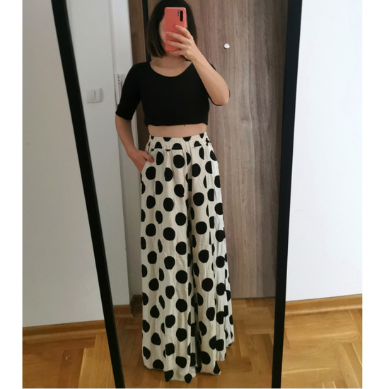 Nove pantalone sa etiketom