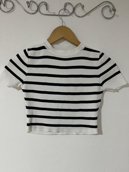 Crno beli crop top