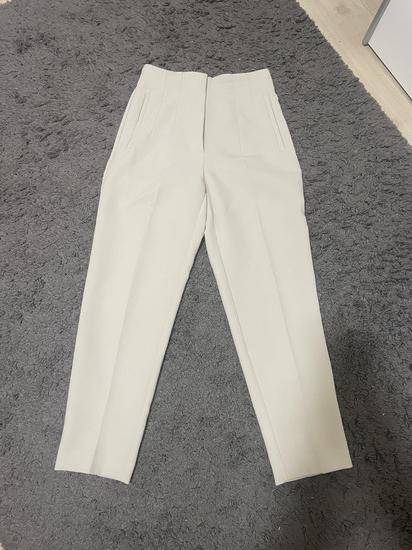 Zara pantalone nove