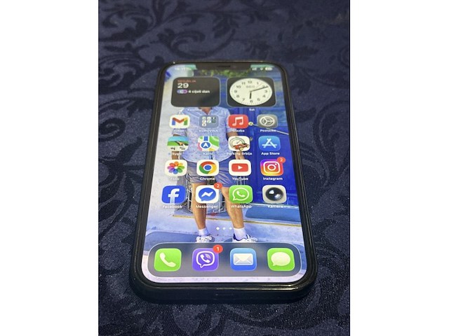 iPhone 12 pro MaX perfektno stanje +oprema