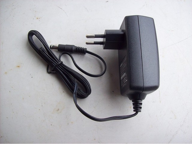 HUAWEI adapter 12 V-1A(5,5 x 2 mm) , novo