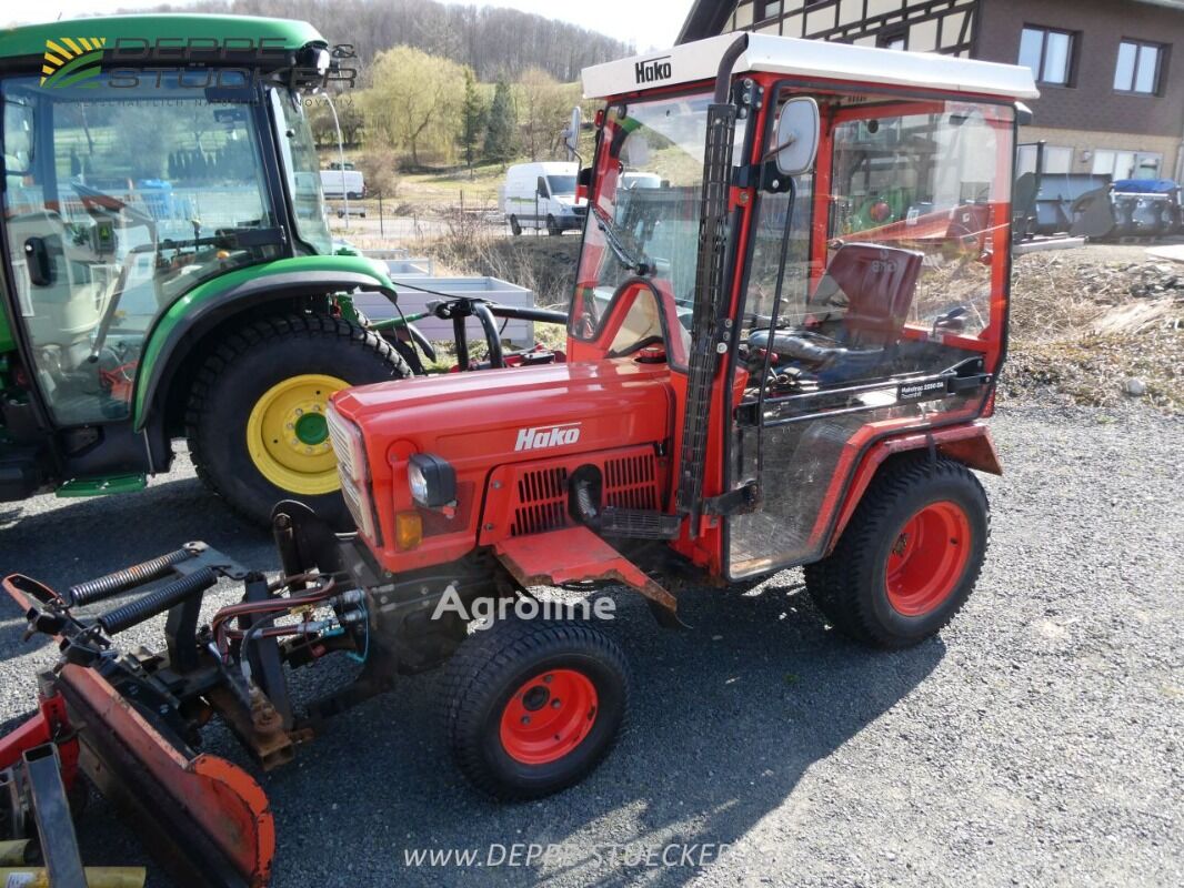 Hako 2250DA Powershift mit Mähwerk + Schild traktor točkaš