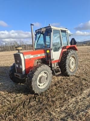 Prodaje se Massey Ferguson 690 traktor točkaš na aukciji
