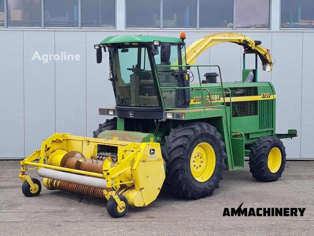 John Deere 6750 including 630 pick up krmni kombajn