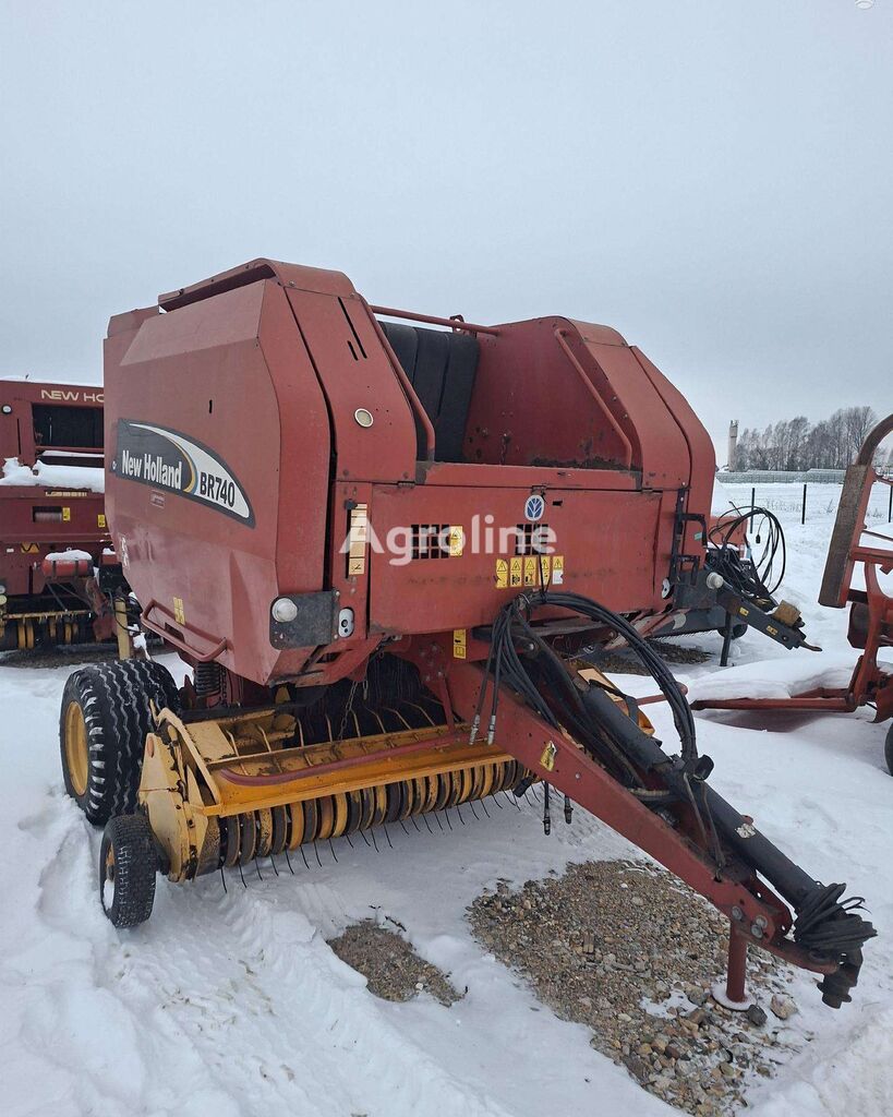 New Holland BR740 balirka za okrugle bale