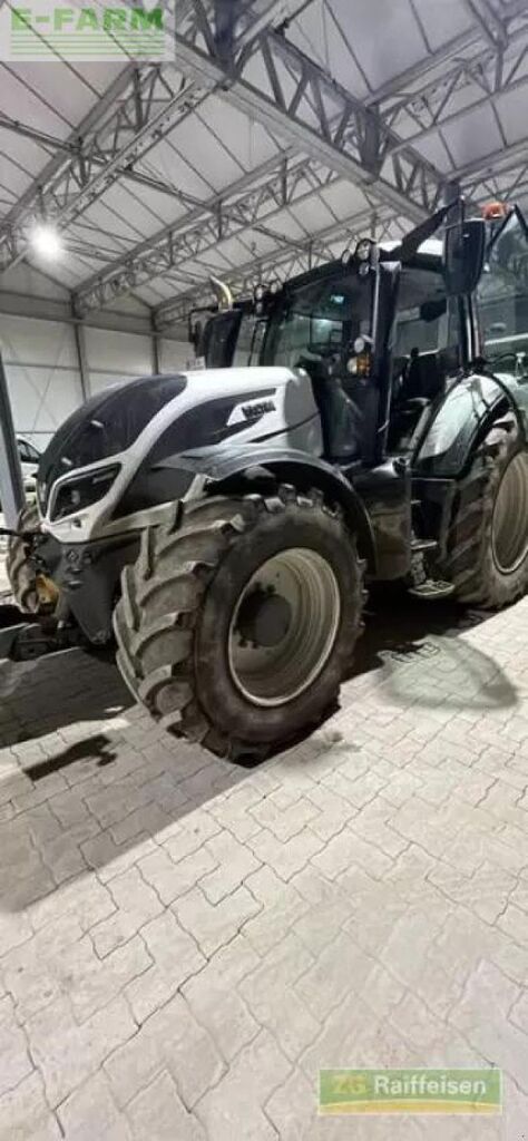 Valtra t 174 traktor točkaš