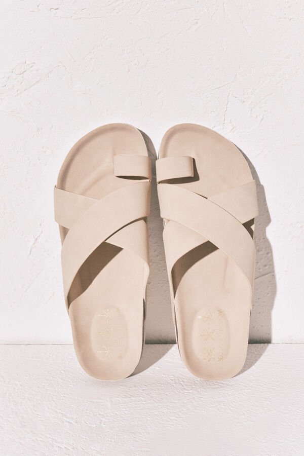 Beige bio-sandalen mit überkreuzten riemen