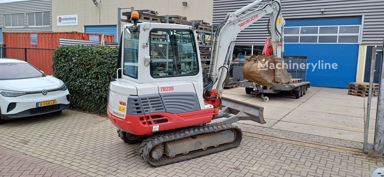 Takeuchi TB235 mini bager