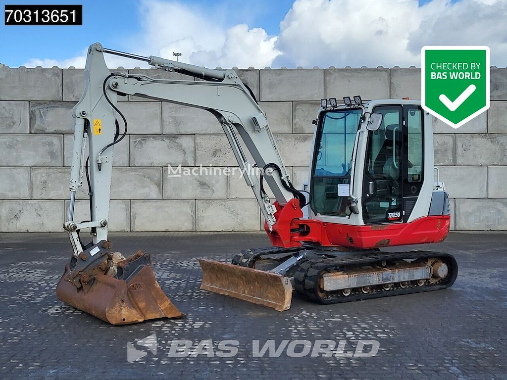 Takeuchi TB250 A/C - 3 Buckets mini bager