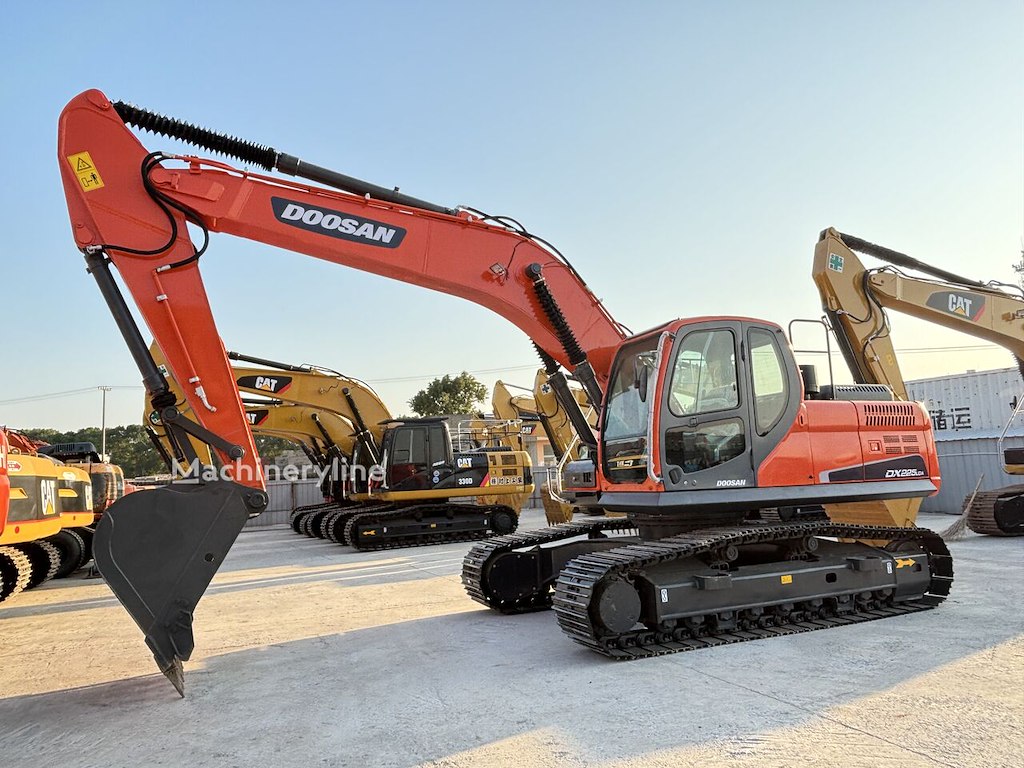 Doosan DX225LCA bager guseničar