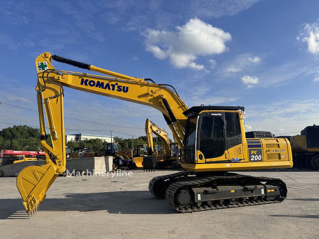 Komatsu PC200-8 bager guseničar