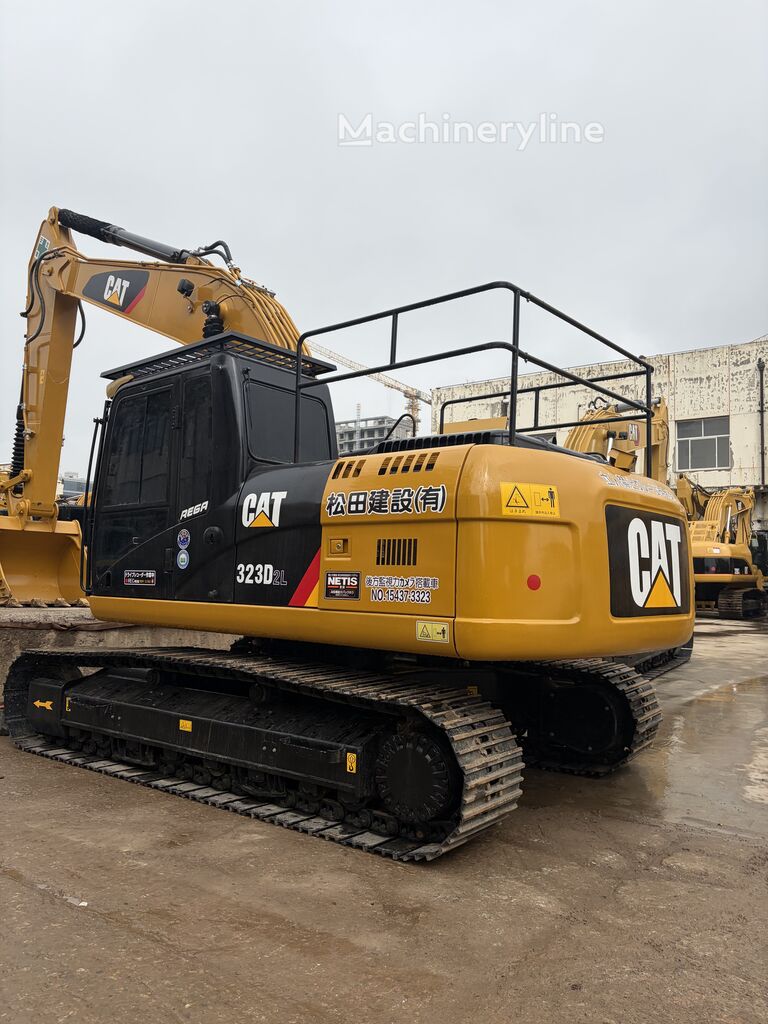 Caterpillar 323D2L bager guseničar