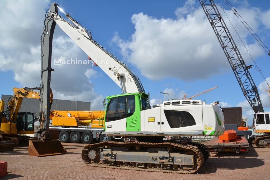 Liebherr R 946 LC-V Long Reach bager sa dugom strelom